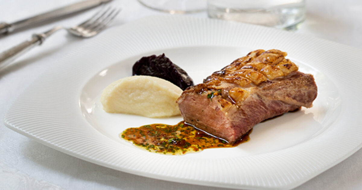 Ytrefilet av lam med persillerotpuré, sort gulrotkrem… | Nortura PROFF