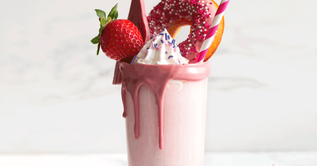 Freak Shake med ruby chocolate og jordbær | Nortura PROFF