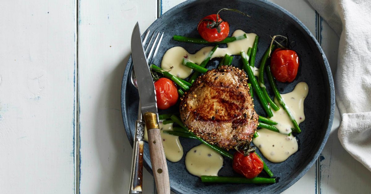 Pepperbiff av kalv med bakt potet og peppersaus | Nortura PROFF