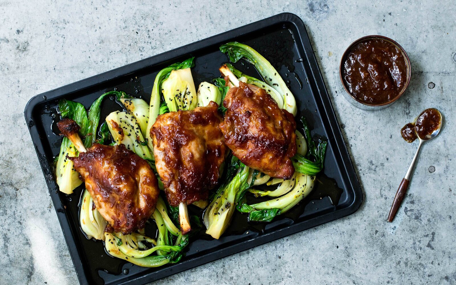Pigwings med asiatisk bbq-saus og braisert pak choy | Nortura PROFF Pigwings med asiatisk bbq-saus og braisert pak choy | Nortura PROFF